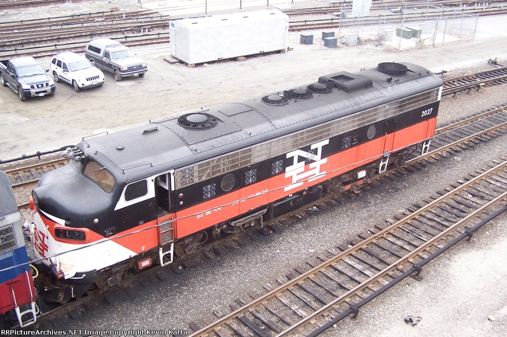 MNCR 2027 in NH colors idles in front of the shops-- top view